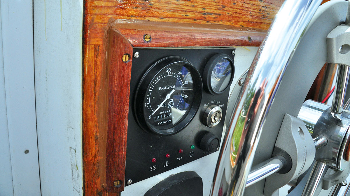 DIY engine replacement saves boat owner £1,500 - Practical Boat Owner