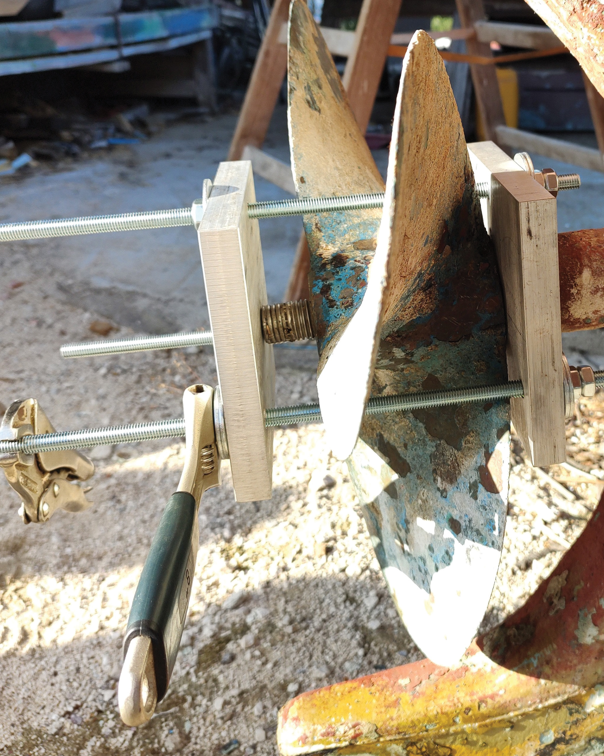 How I built a DIY propeller puller to free a calcified prop and shaft ...