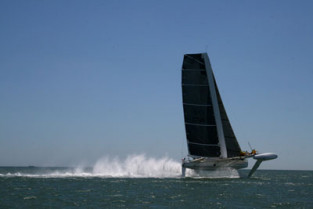 l'Hydroptère team get to grips with new tri - Yachting Monthly