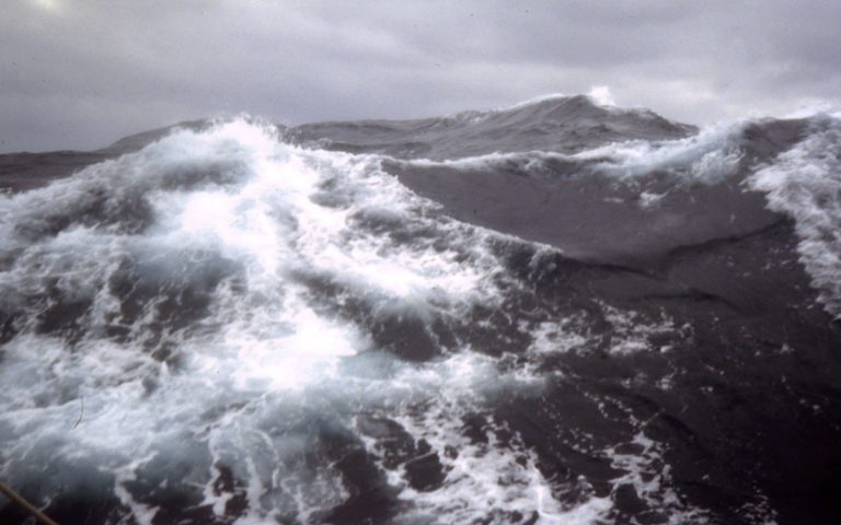 How to interpret wave patterns for comfortable sailing - Yachting Monthly