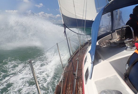 How to navigate using waves - Yachting Monthly