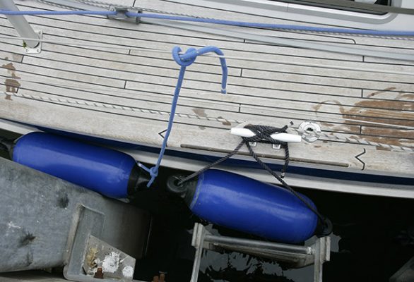 Mooring: A guide to coming alongside, rafting & traditional skills ...