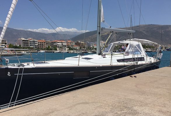 Mooring: A guide to coming alongside, rafting & traditional skills ...