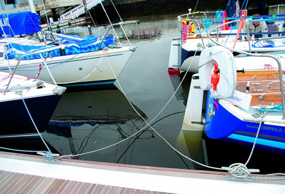 Mooring: A guide to coming alongside, rafting & traditional skills ...