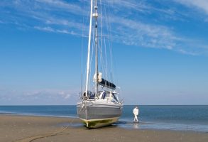 Mooring: A guide to coming alongside, rafting & traditional skills ...