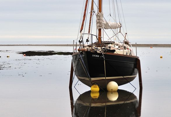 Mooring: A guide to coming alongside, rafting & traditional skills ...