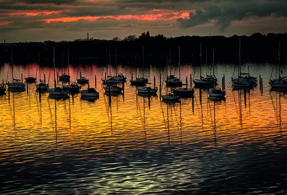 Mooring: A guide to coming alongside, rafting & traditional skills ...