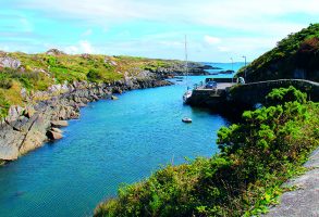 Mooring: A guide to coming alongside, rafting & traditional skills ...