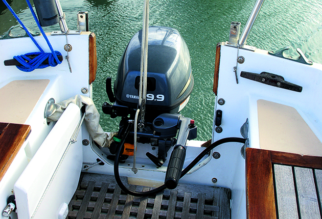 does water float on petrol