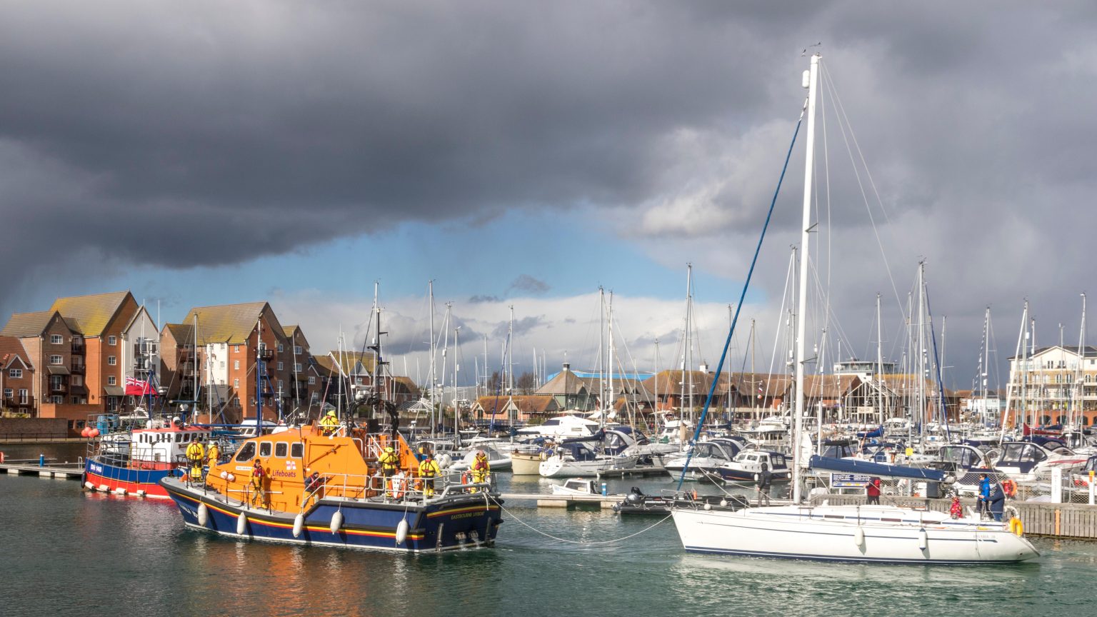 How to make a VHF radio Mayday call & Pan Pan call - Yachting Monthly