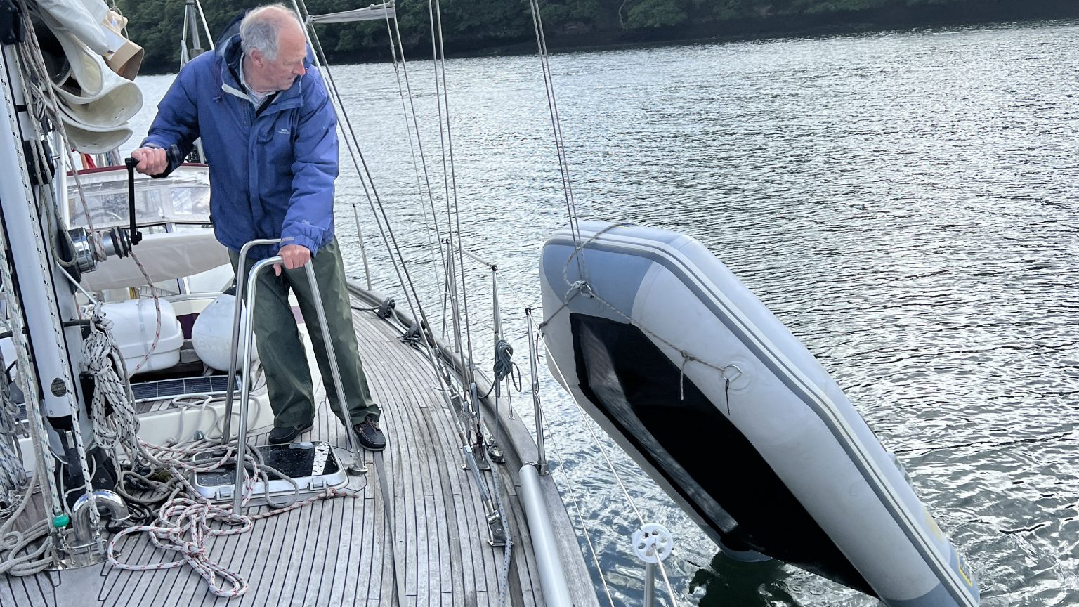 Handling & rowing a dinghy: a beginner's guide - Yachting Monthly