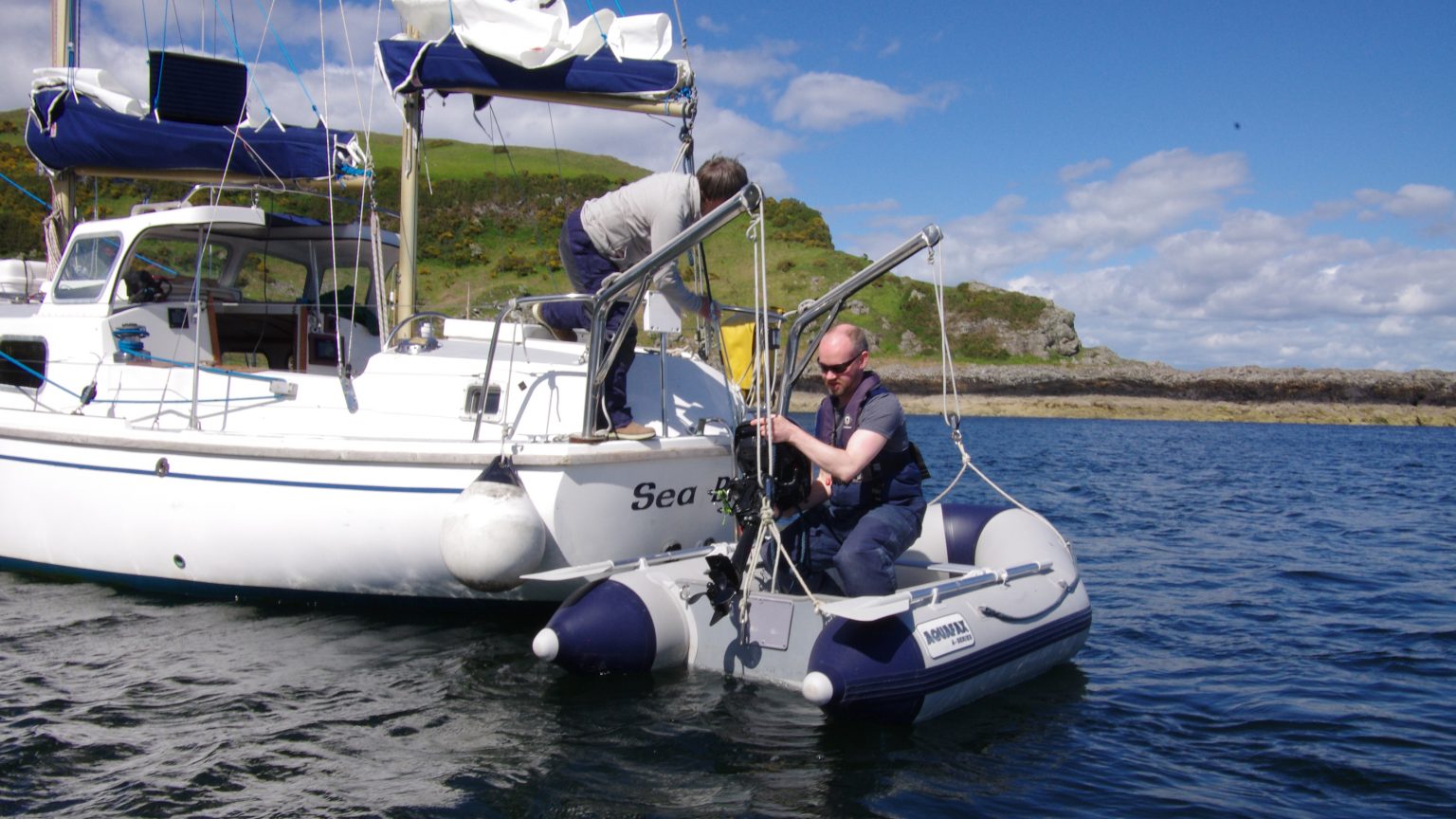 Handling & rowing a dinghy: a beginner's guide - Yachting Monthly