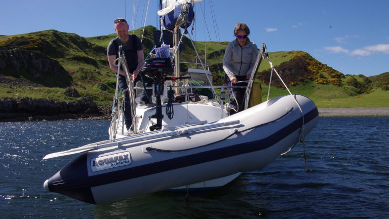 Handling & rowing a dinghy: a beginner's guide - Yachting Monthly