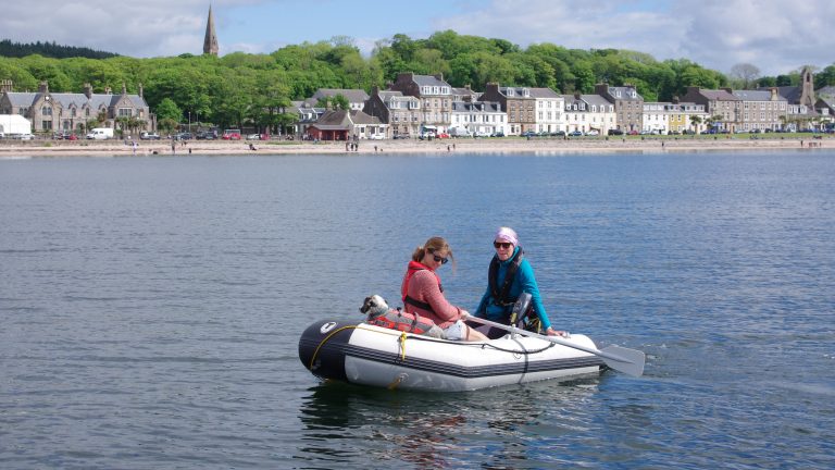 Handling & rowing a dinghy: a beginner's guide - Yachting Monthly