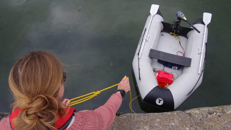 Handling & rowing a dinghy: a beginner's guide - Yachting Monthly