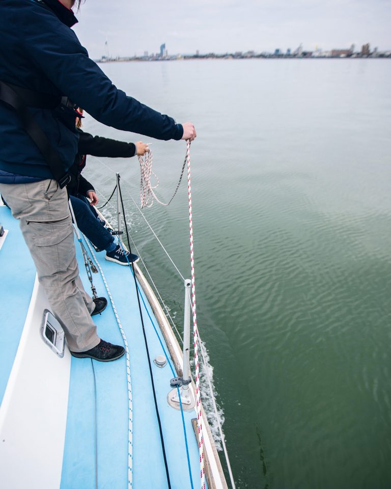 Spinnaker handling: an experts full guide to using the kite - Yachting ...