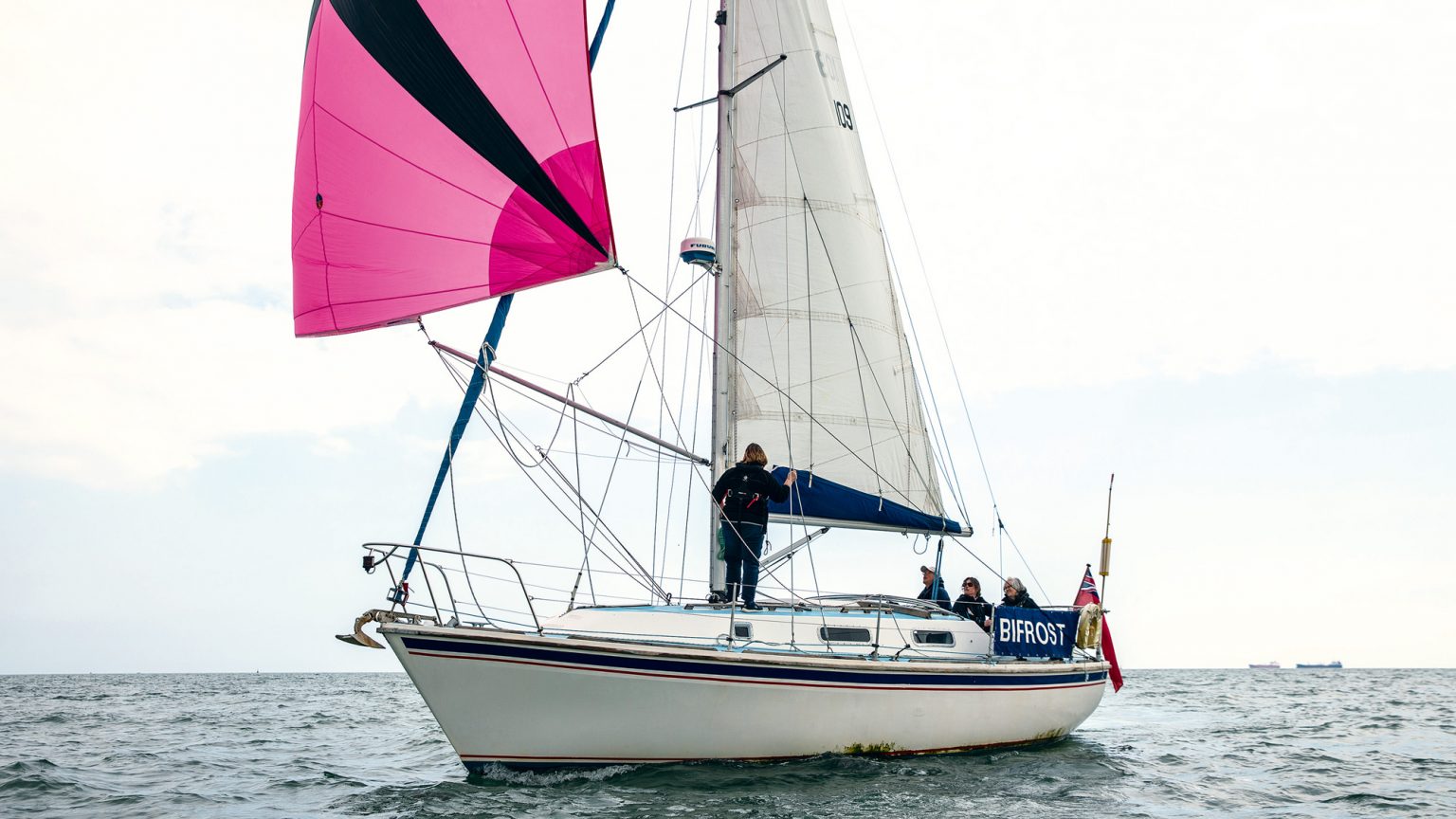 Spinnaker handling: an experts full guide to using the kite - Yachting ...