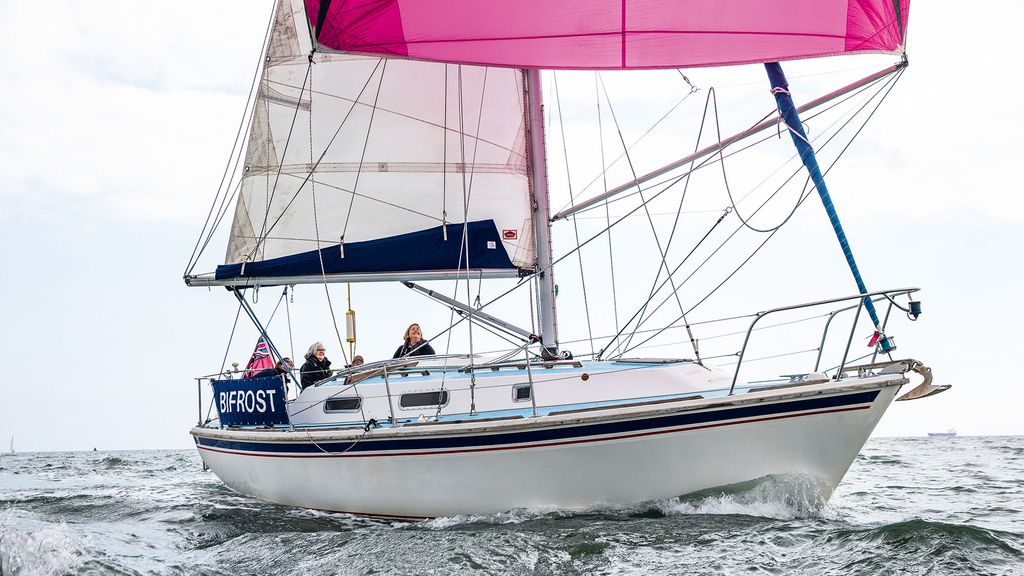 Spinnaker handling: an experts full guide to using the kite - Yachting ...