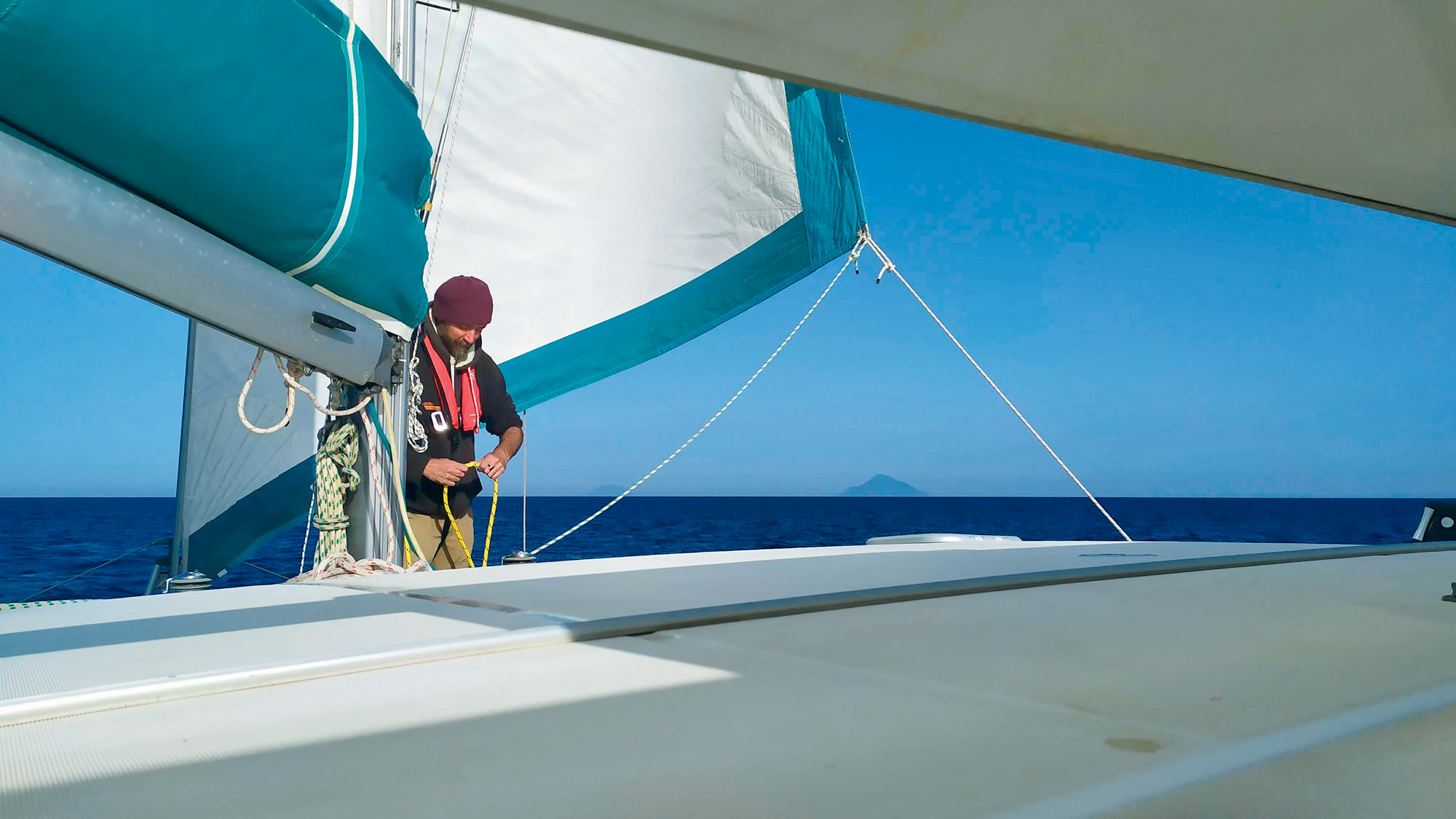 How do solo sailors sleep at sea? Experts share their tips and advice ...