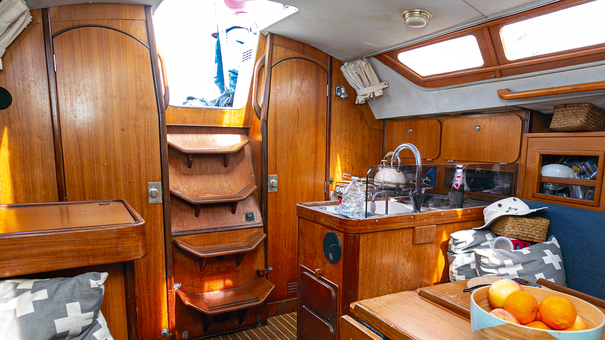 Jeanneau Sun Light 30 Review: A Family Cruiser With Racing Influence