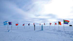 The secrets behind a compass: What are agonic and isogonic lines?