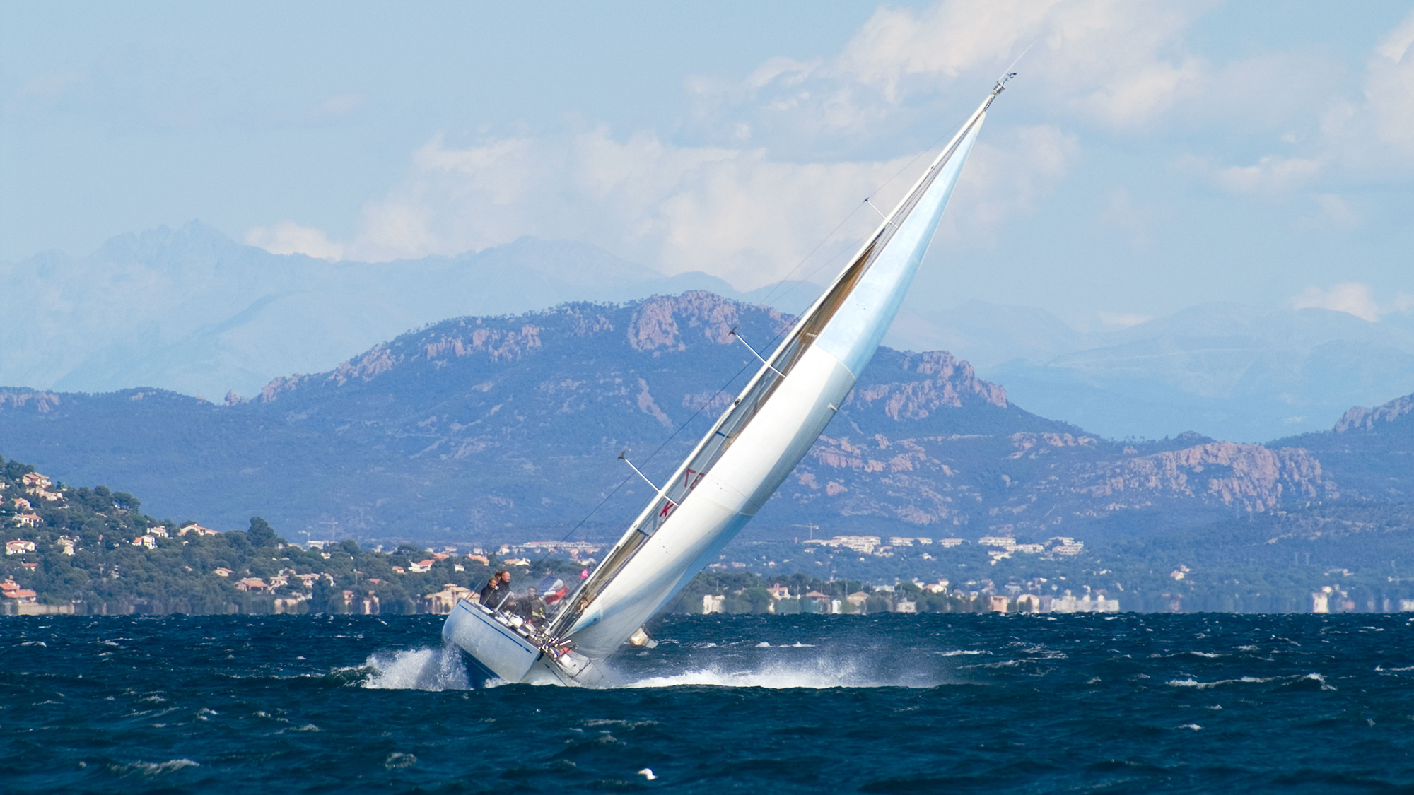 Sailing with katabatic winds: what you need to know this season ...