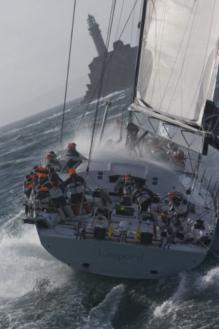 Leopard at full power - Yachting World