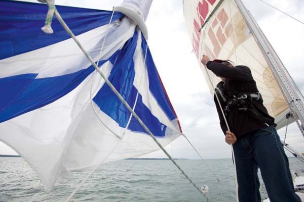 Hoisting the spinnaker short-handed – offshore sailor Pip Hare offers her tips - Yachting World