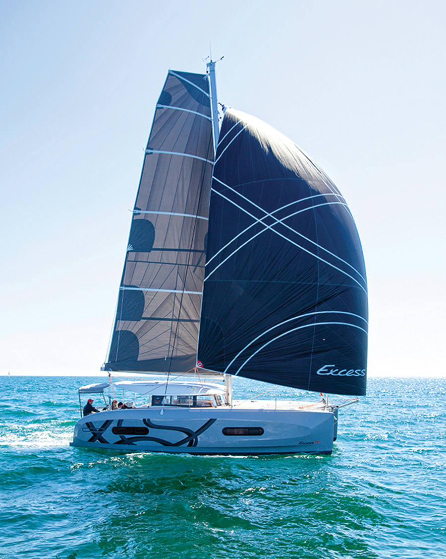 Mainsail handling: Advanced sailing techniques for catamarans and multihulls