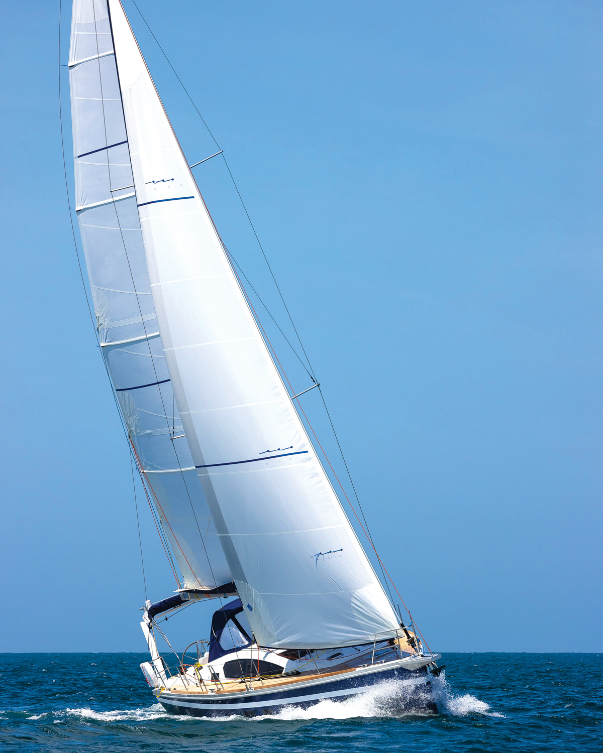 Allures 40.9 vs Ovni 400: French aluminium centreboarders go head-to-head