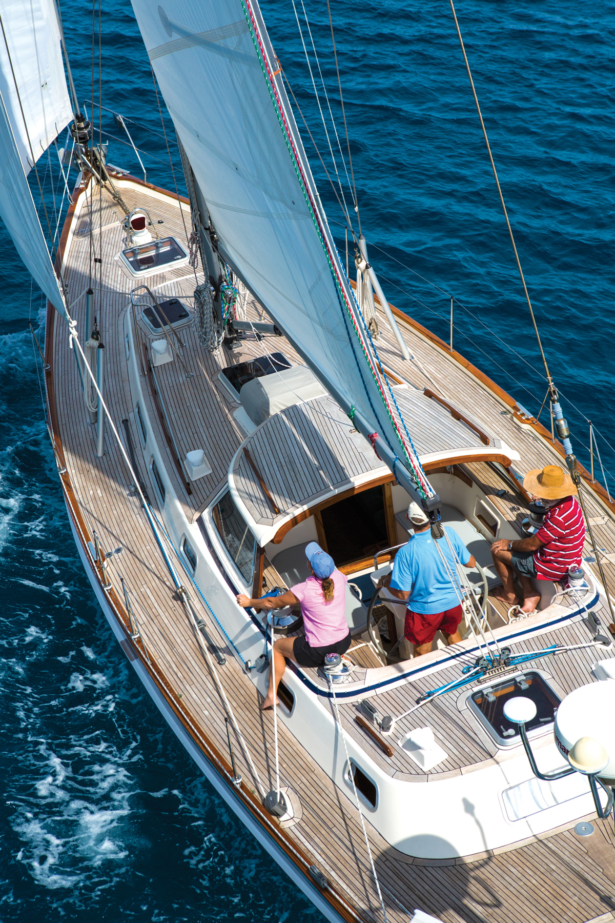 Boat hitchhiking: How to sail around the world without owning a yacht