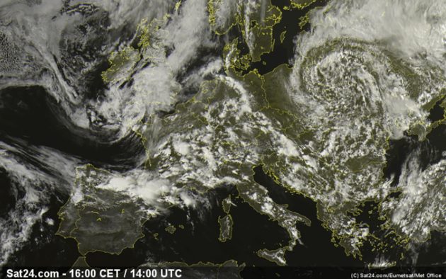 Sailing in fog: Pro navigator Mike Broughton shares his top tips