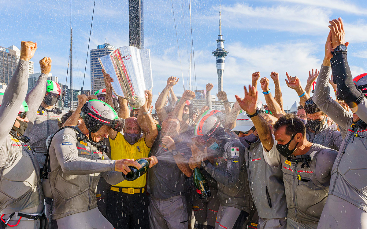 Prada Cup Final: Luna Rossa wins in impressive style - Yachting World
