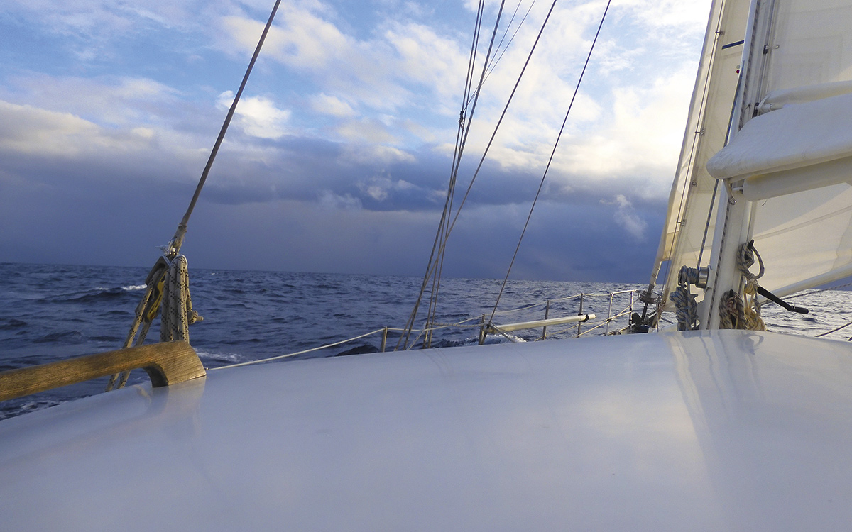 Squalls and gusts: How to predict and cope with them - Yachting World