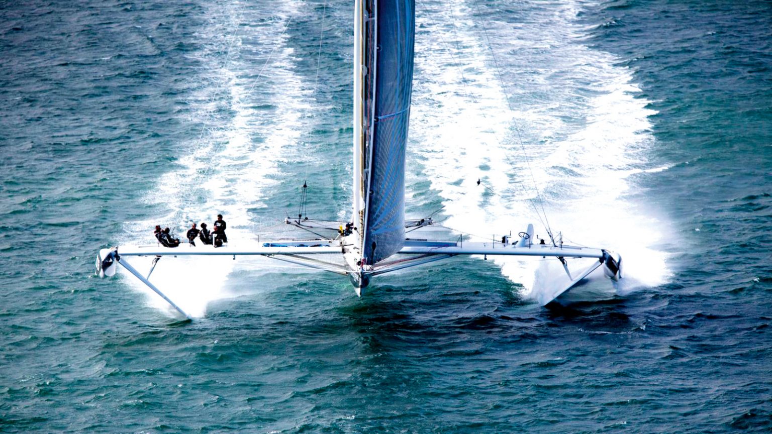 Fastest sailboat: the two teams hoping to set new a new record