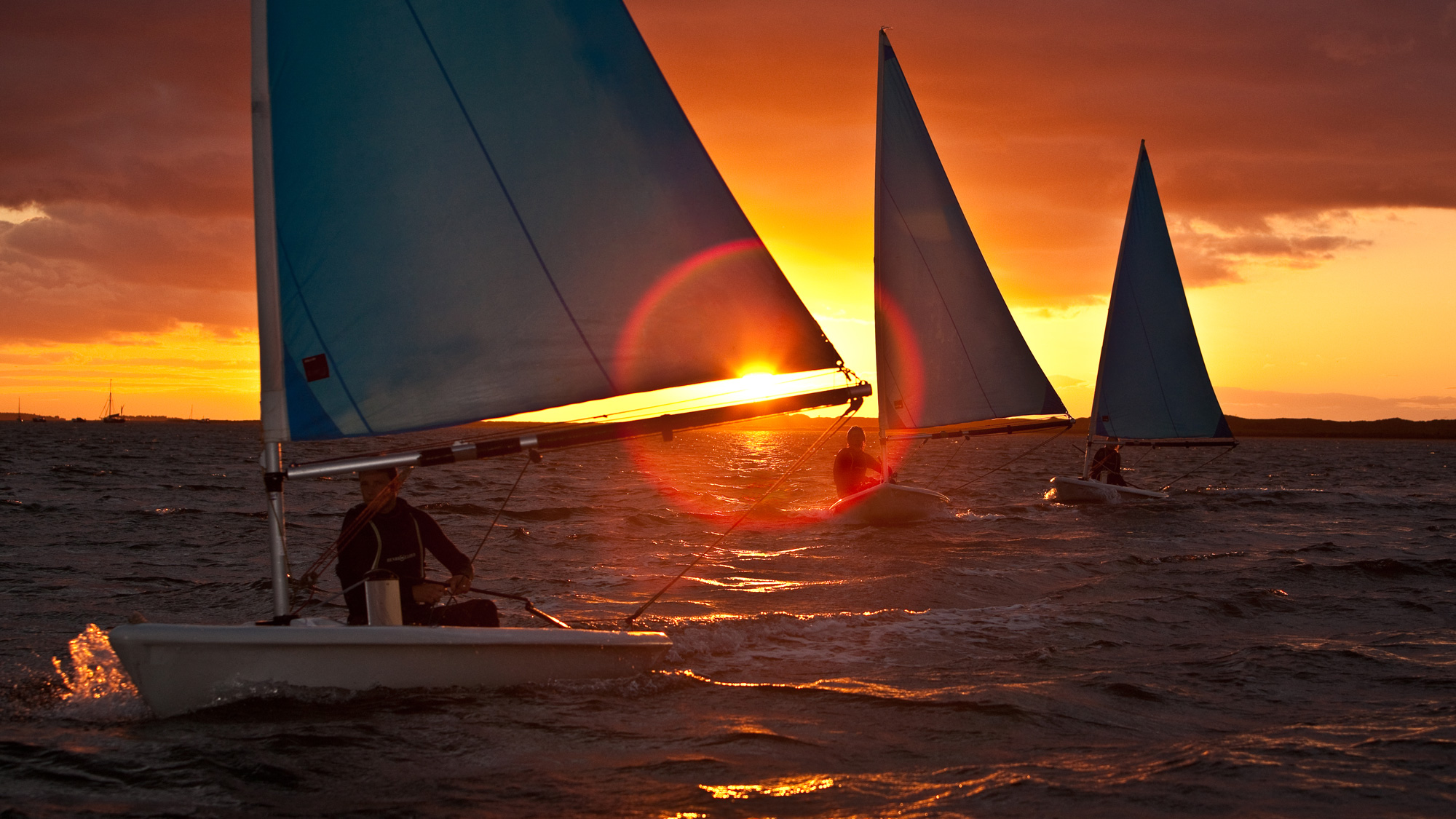 Dinghy sailing: why it's great for beginners and keelboat sailors ...