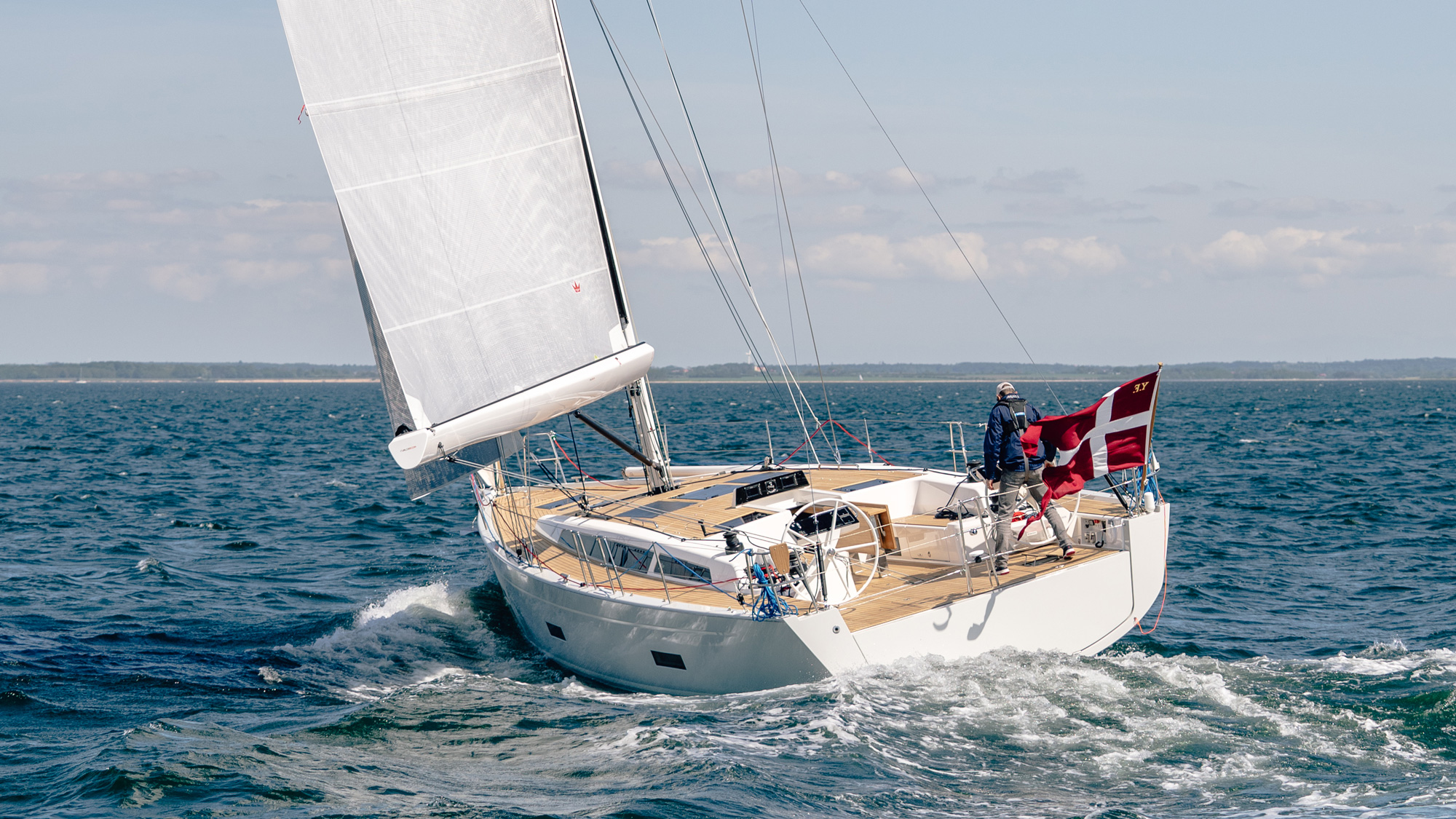 X-Yachts launches its first hybrid boat with electric propulsion ...