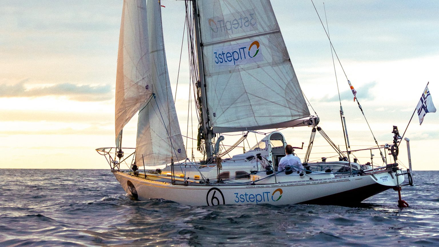 Golden Globe skipper Tapio Lehtinen rescued by fellow competitor after ...