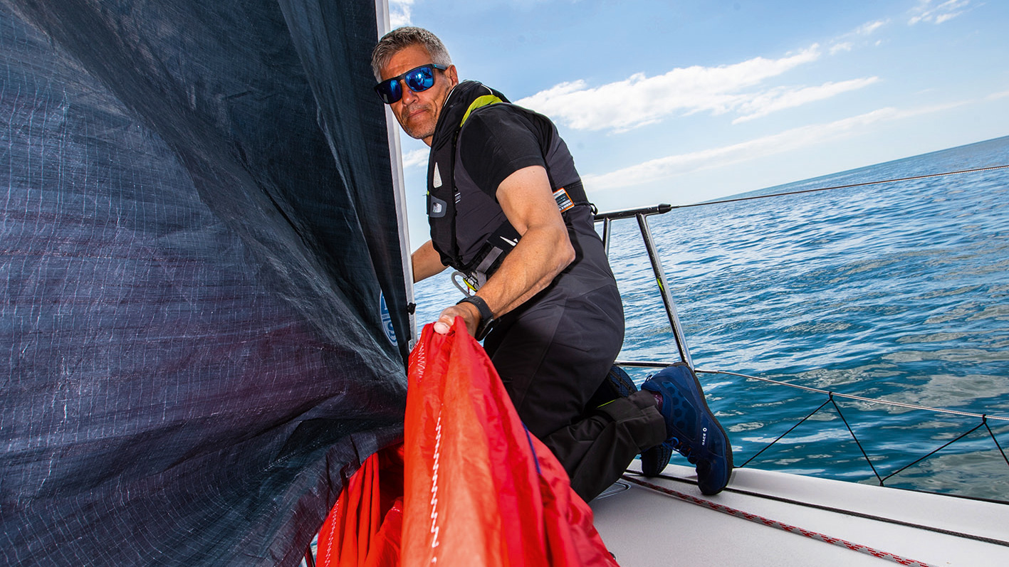 Double handed sailing skills: Spinnaker hoists - Yachting World