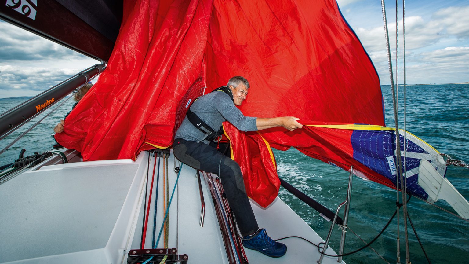 Double handed sailing skills: Spinnaker drops - Yachting World