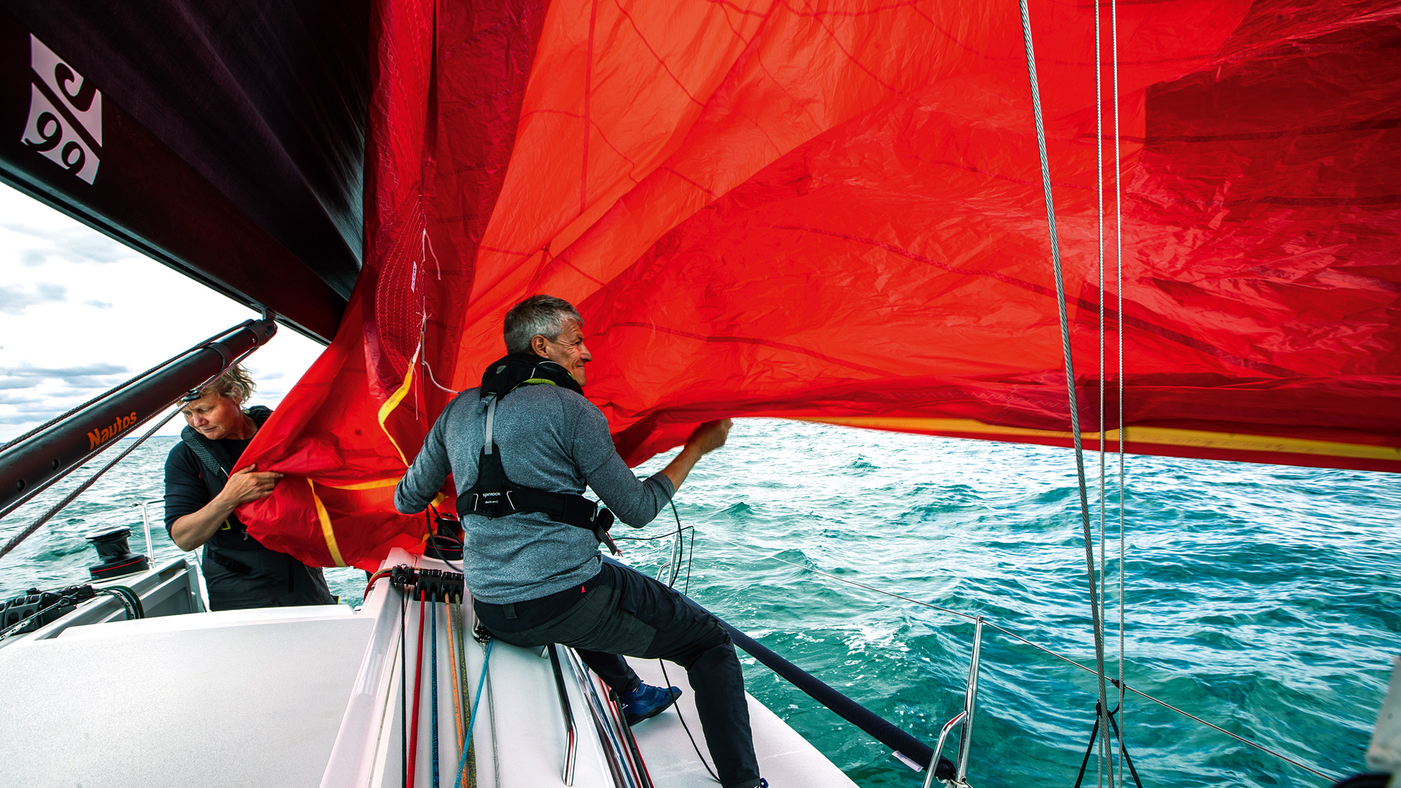 Double handed sailing skills: Spinnaker drops - Yachting World