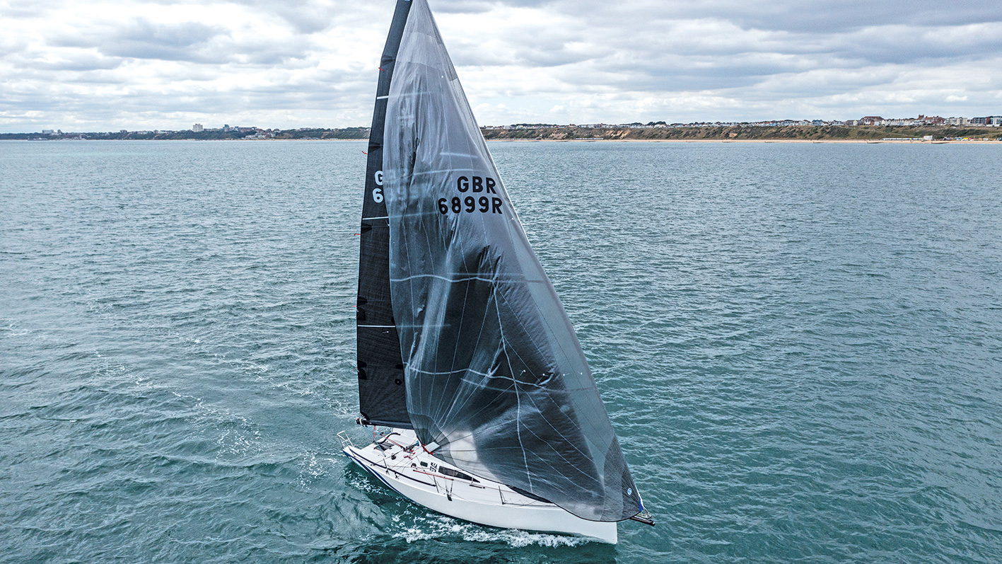 Double handed sailing skills: Furling sails - Top Cruise Trips