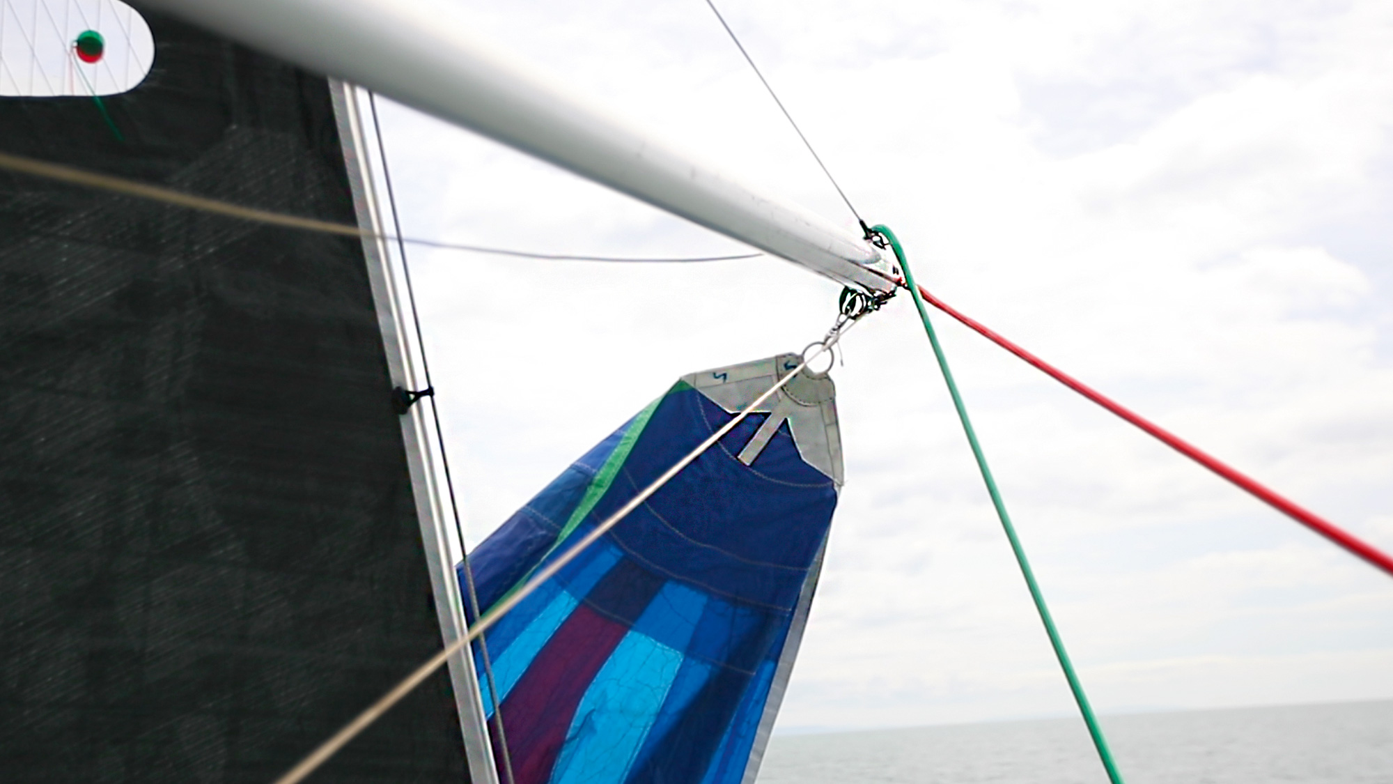 Double handed sailing skills: handling symmetric spinnakers - Yachting ...