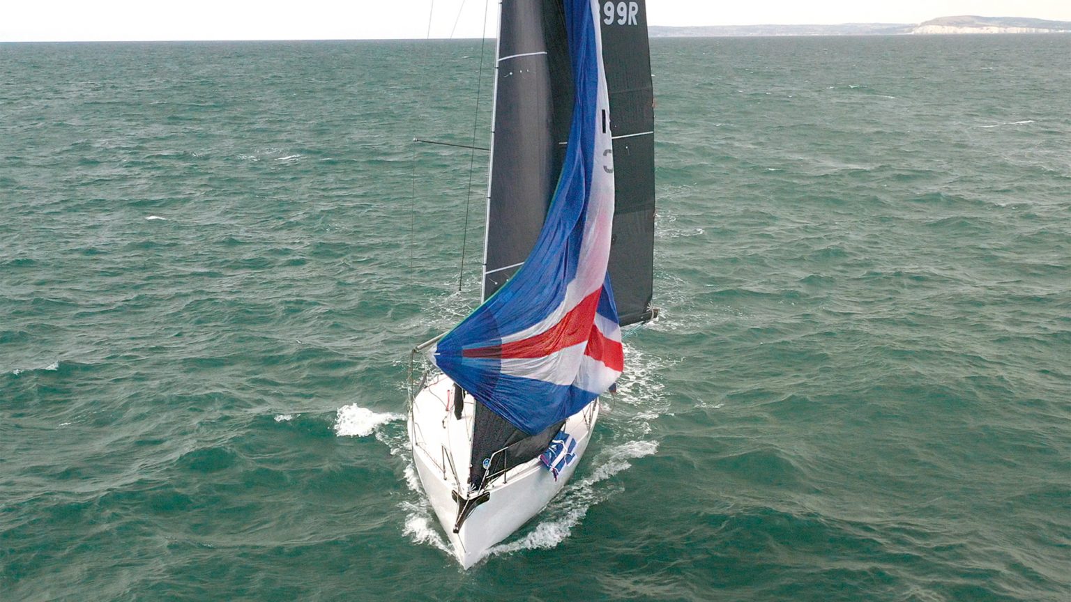 Double handed sailing skills: handling symmetric spinnakers - Yachting ...