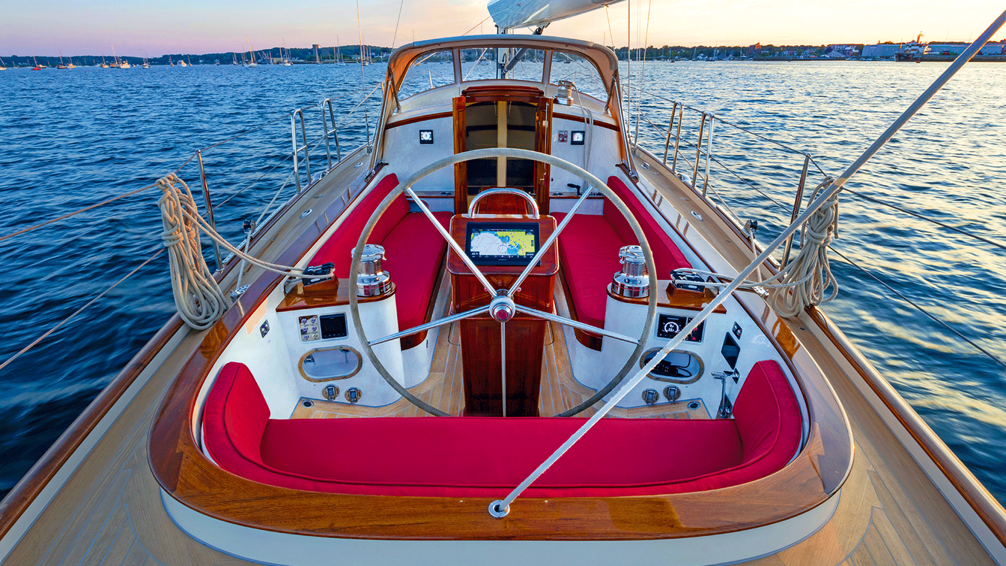 Stephens Waring 39 first look: A classic-style yacht with comfortable ...