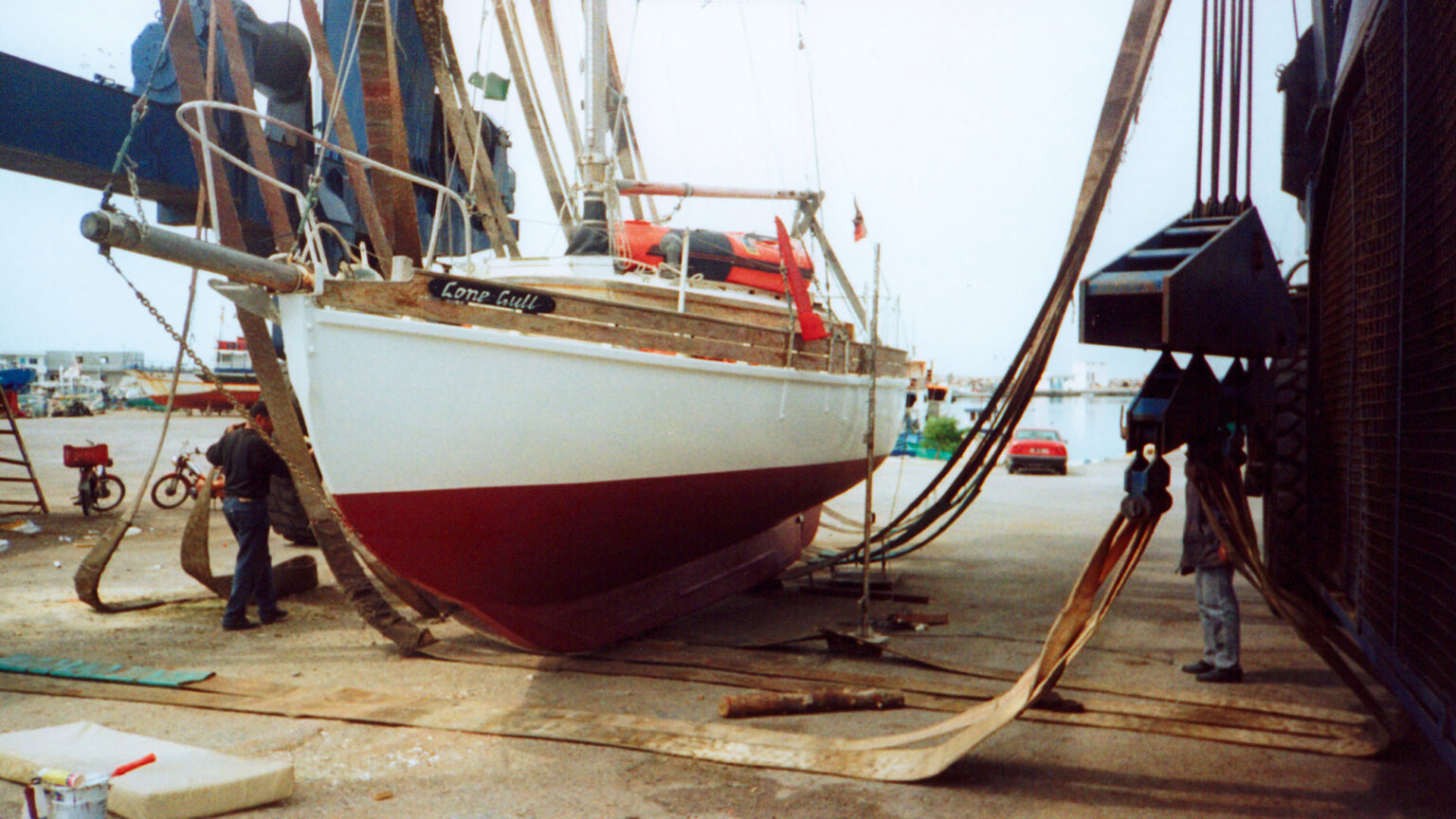 Great seamanship: unstepping a solid wood mast solo - Yachting World