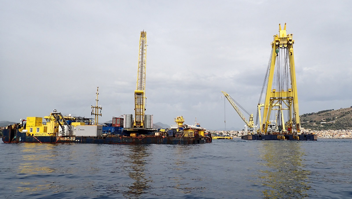 Bayesian superyacht hull raised from seabed during investigation into fatal sinking - Yachting World