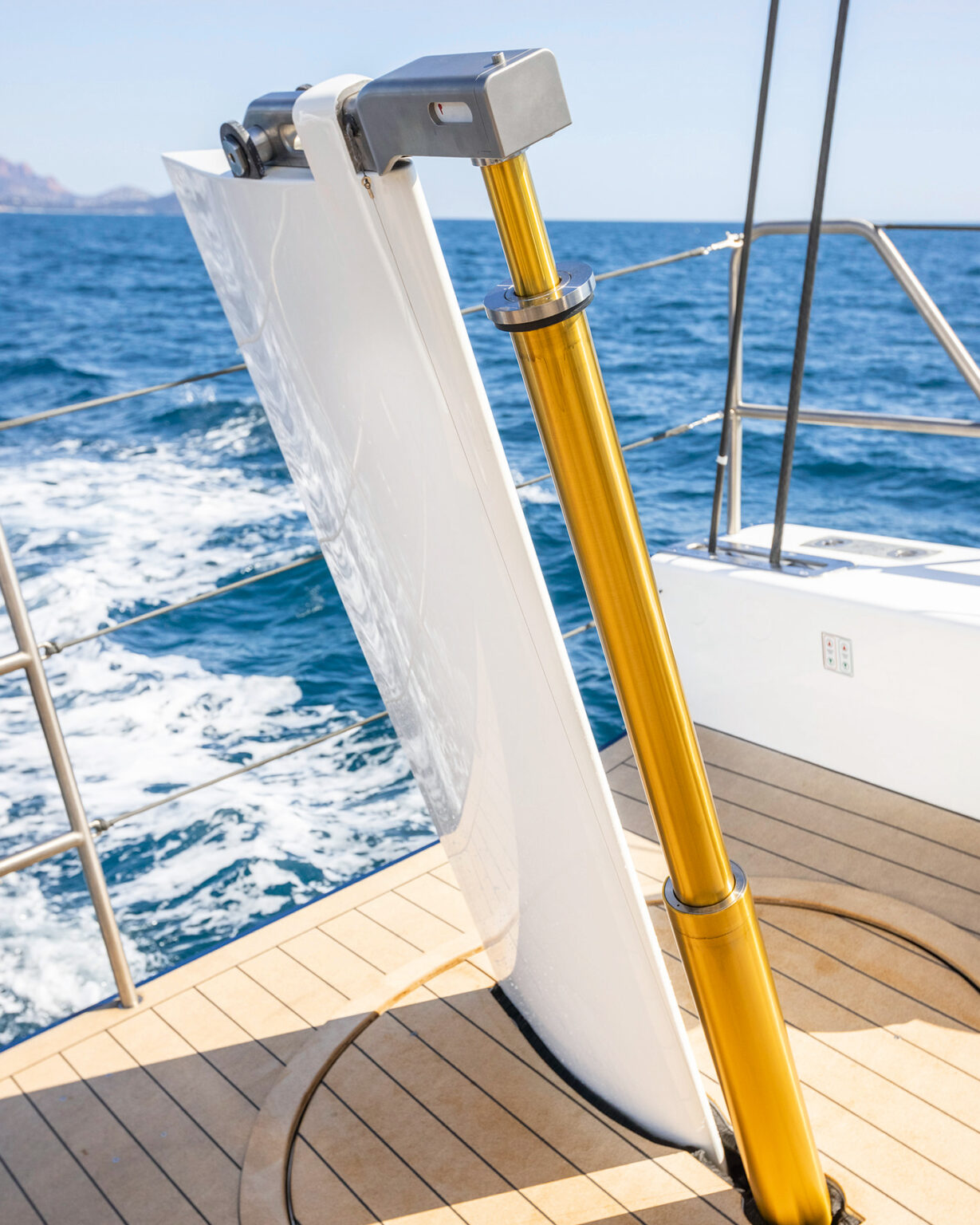 Magic Carpet-e review: Sailing the first fully electric racing Maxi to ...