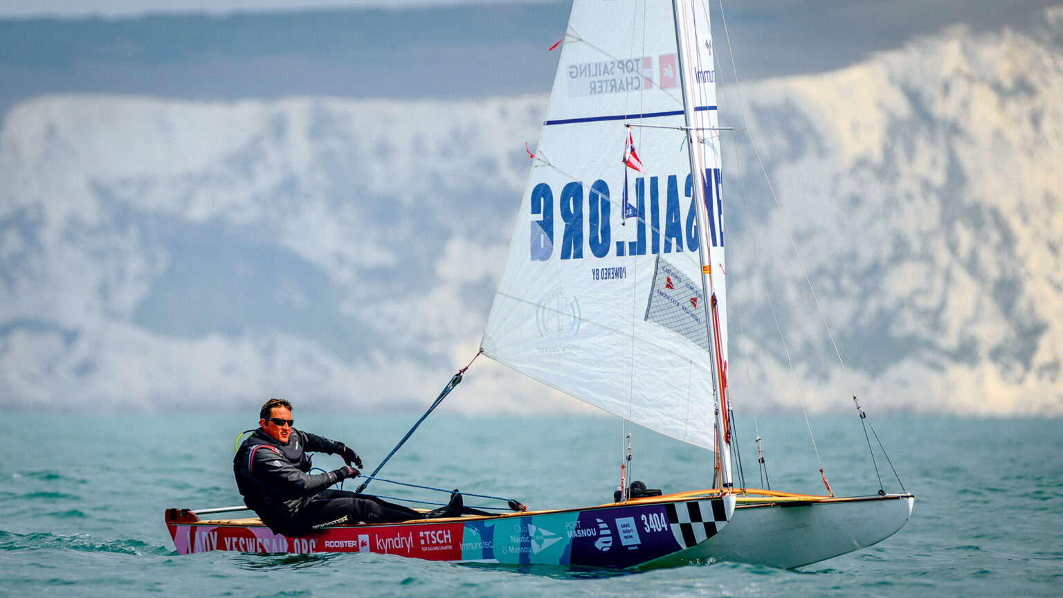 How a blind sailor raced this unique rudderless catamaran around the ...