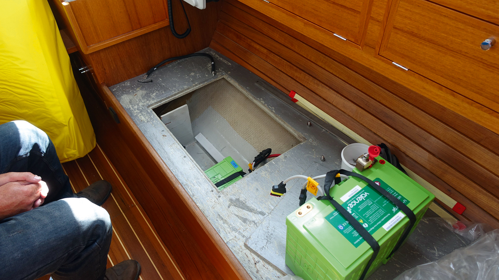 Lithium battery fires: the 10-point safety checklist every boat owner ...